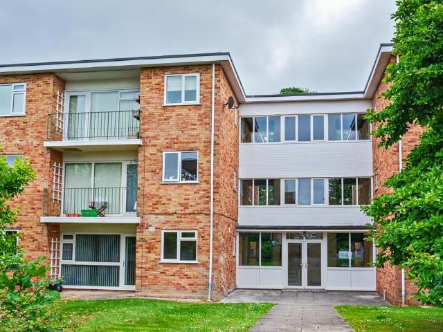Essex Court, Essex Drive, Taunton 2 bed ground floor flat to rent £1,050 pcm £242 pw