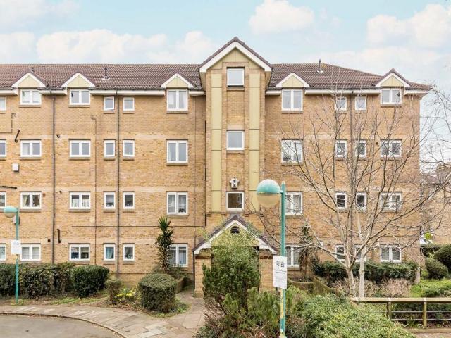 Essex Court, London SW13 2 bed flat to rent £2,750 pcm £635 pw