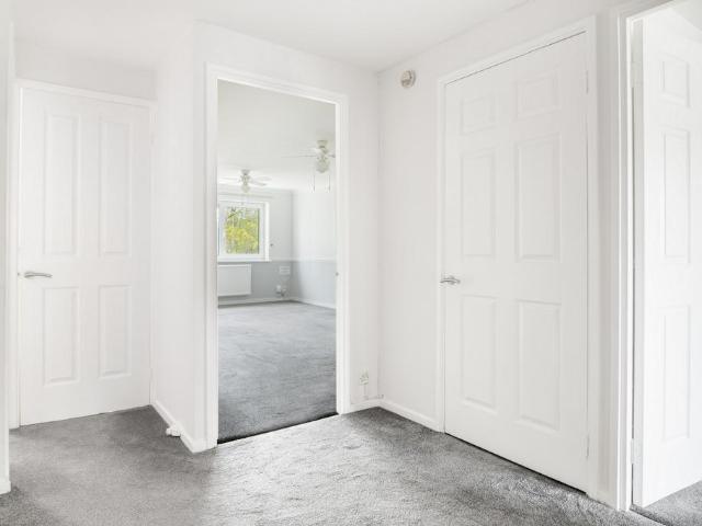 Essex Close, Luton LU1 2 bed flat to rent £1,450 pcm £335 pw