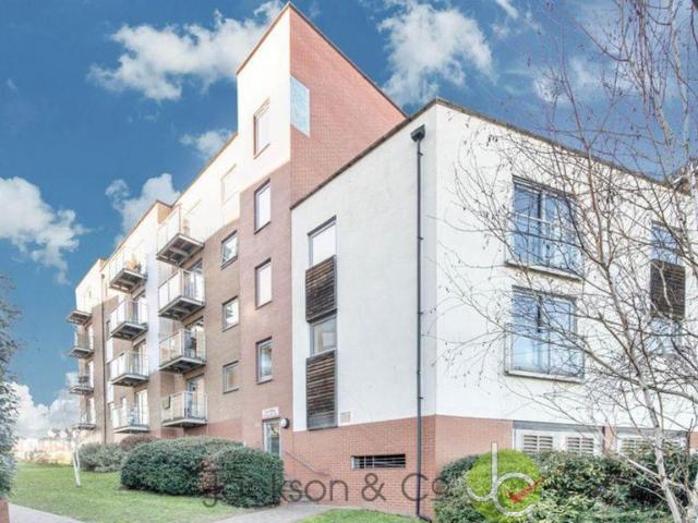 Essex CO2 1 bed apartment to rent £1,000 pcm £231 pw