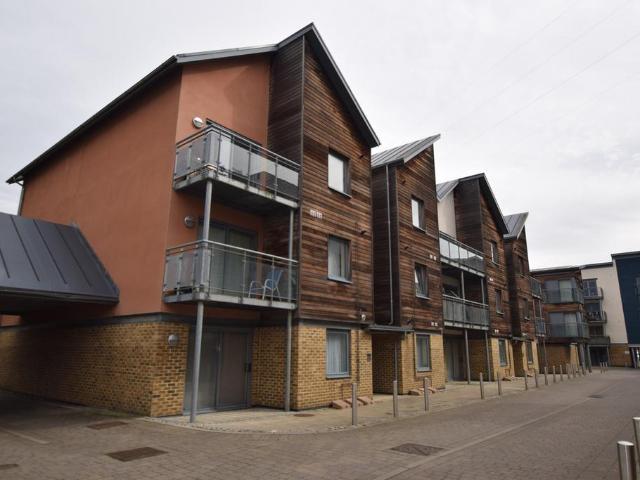 Essex CO2 1 bed apartment to rent £1,000 pcm £231 pw