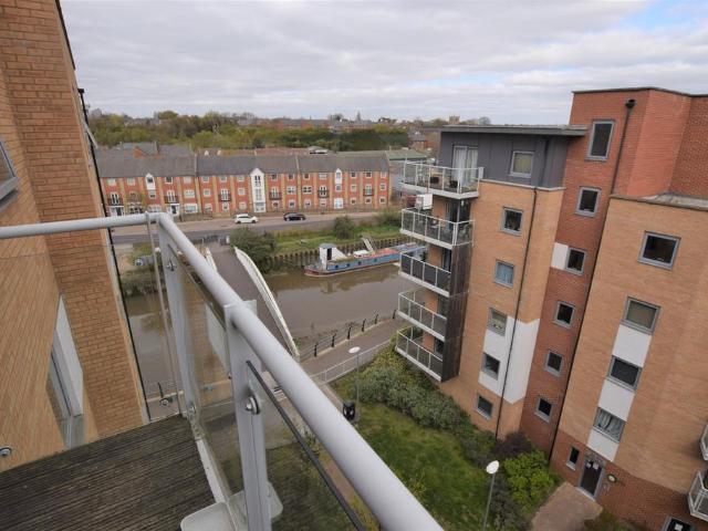 Essex CO2 1 bed apartment to rent £1,000 pcm £231 pw