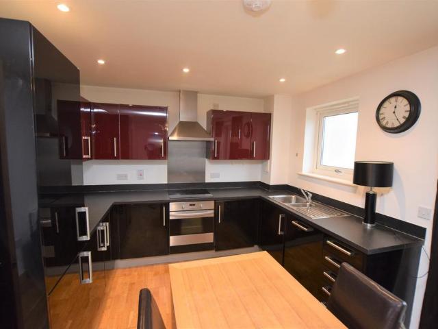 Essex CO2 2 bed apartment to rent £1,275 pcm £294 pw