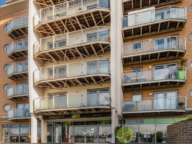 Essex CO2 2 bed apartment to rent £1,275 pcm £294 pw