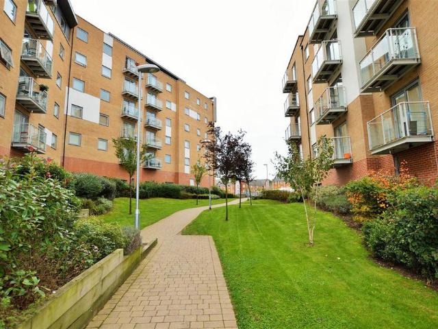 Essex CO2 2 bed apartment to rent £1,275 pcm £294 pw