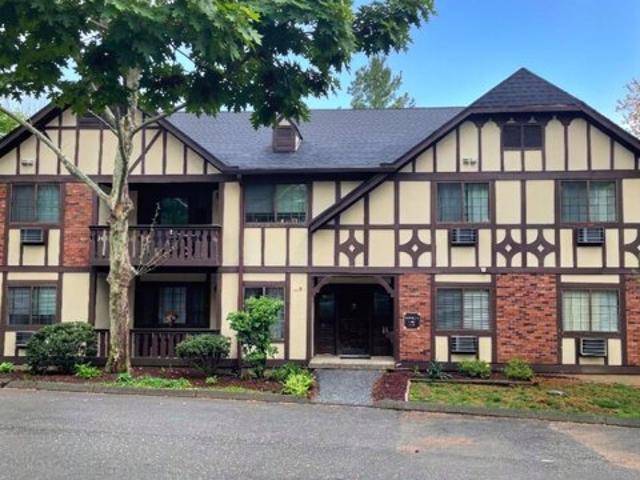 Essex Ct, Brookfield, Condo For Sale