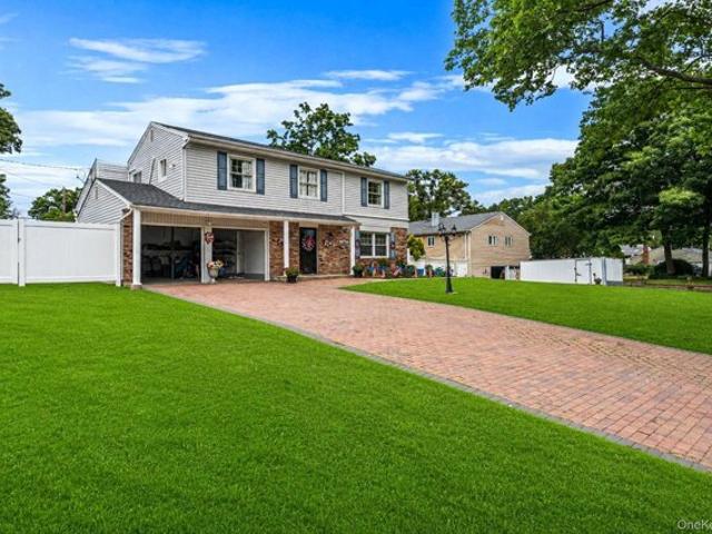 Essex Dr, Coram, Home For Sale