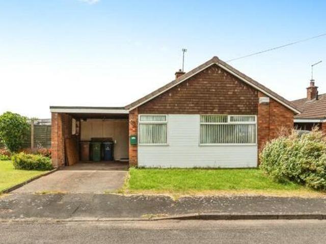 Essex Drive, Stone, 3 Bedroom Detached