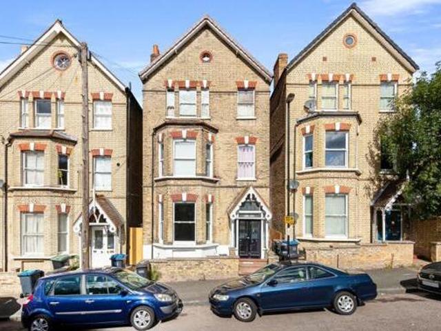 Essex Grove, London, 2 Bedroom Flat