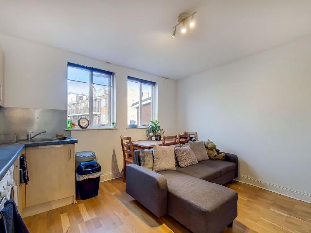 Essex Road, Angel N1, 2 bed flat to rent, £2,250 pcm | PrimeLocation