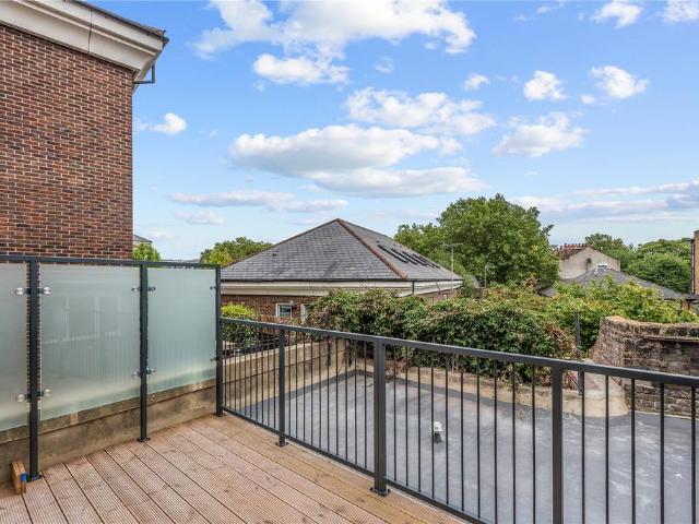 Essex Road, Angel, Islington, London, N1 2 bed apartment to rent £3,150 pcm £727 pw