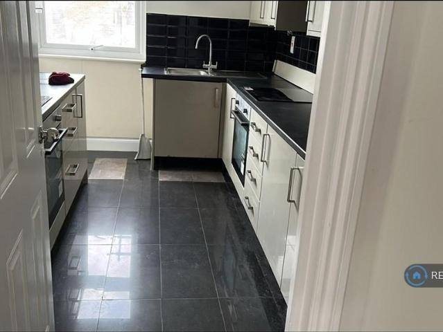 Essex Road, Barking, IG11 6 bed semi detached house to rent £3,300 pcm £762 pw