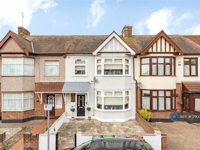 Essex Road, Dagenham, RM10 3 bed terraced house to rent £2,400 pcm £554 pw