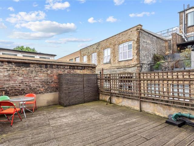 Essex Road, Islington, London, N1 3 bed maisonette to rent £4,500 pcm £1,038 pw