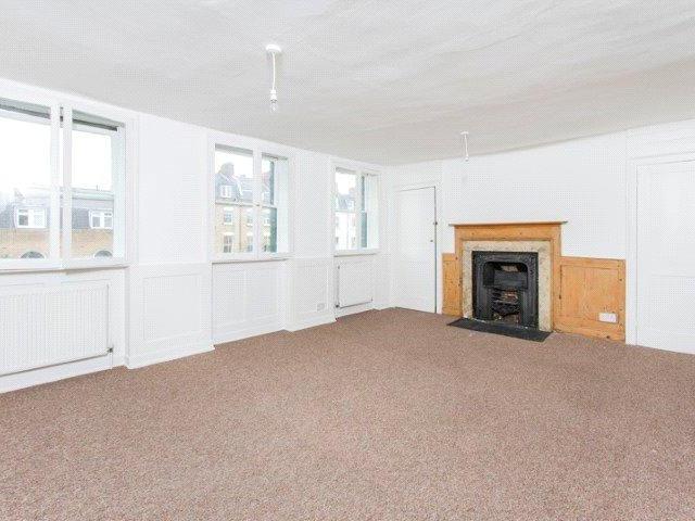 Essex Road, Islington, London 3 bed flat to rent £4,500 pcm £1,038 pw