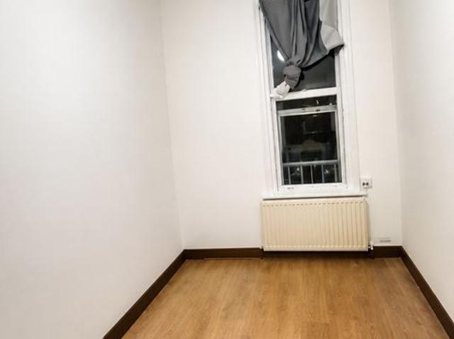 Essex Road, London E12, 3 bed flat to rent, £2,050 pcm | PrimeLocation