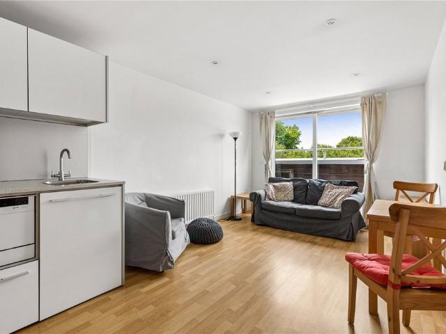 Essex Road, London, N1 2 bed apartment to rent £2,500 pcm £577 pw