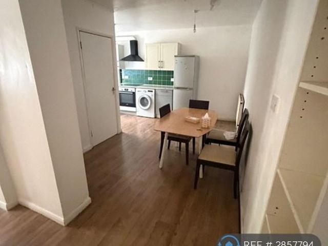 Essex Road South, London, E11 3 bed flat to rent £1,800 pcm £415 pw