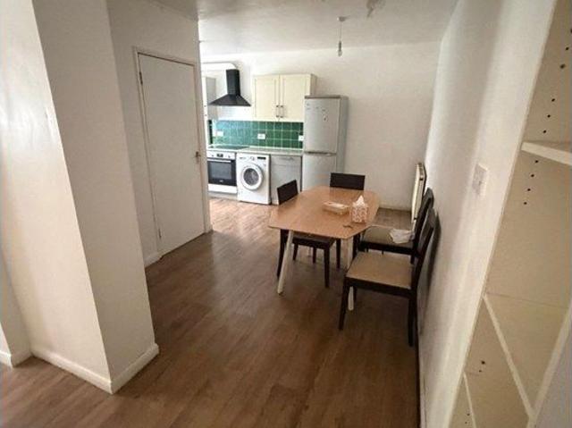 Essex Road South, London E11, 3 bed flat to rent, £1,800 pcm | PrimeLocation