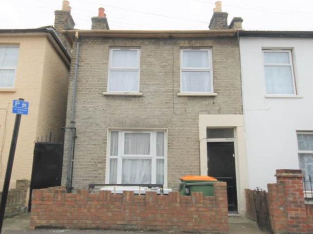 Essex Street, London E7, Studio to rent, £1,000 pcm | PrimeLocation