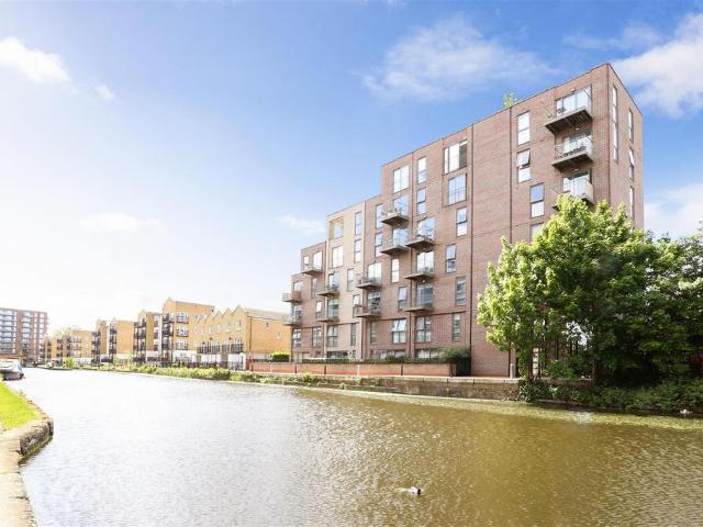 Essian Street, Stepney, E1 3 bed flat to rent £3,250 pcm £750 pw