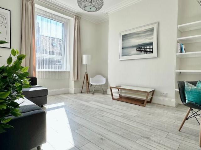 Esslemont Avenue, Aberdeen