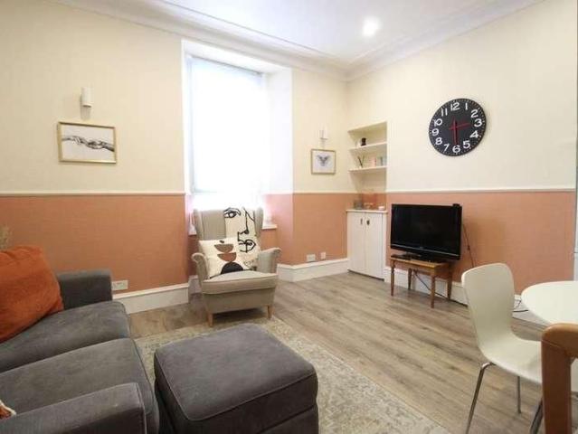 Esslemont Avenue, Ground Floor Left, AB25