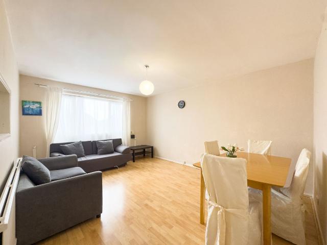 Essoldo Way, Edgware HA8, 1 bed flat to rent, £1,500 pcm | PrimeLocation