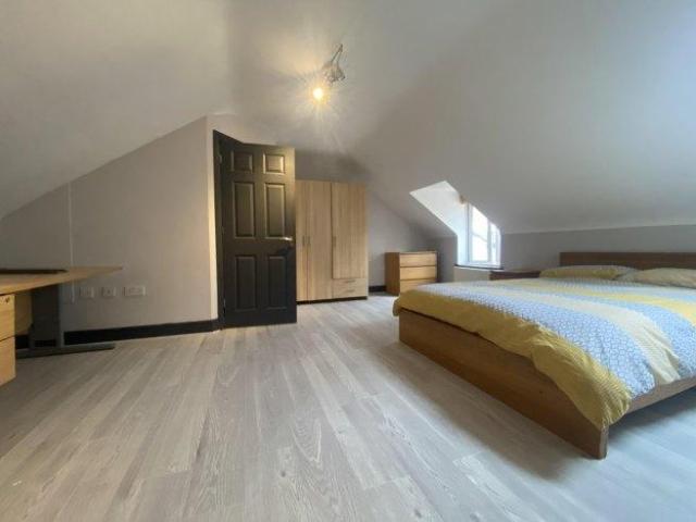 Estuary Reach 4 bed house share to rent £2,400 pcm £554 pw