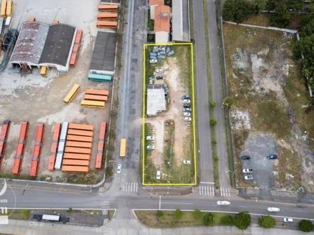 ESTUDA PERMUTA Terreno com 1995m², 3 testadas, á venda por R$ 3.900.000 Parolin Curitiba/PR