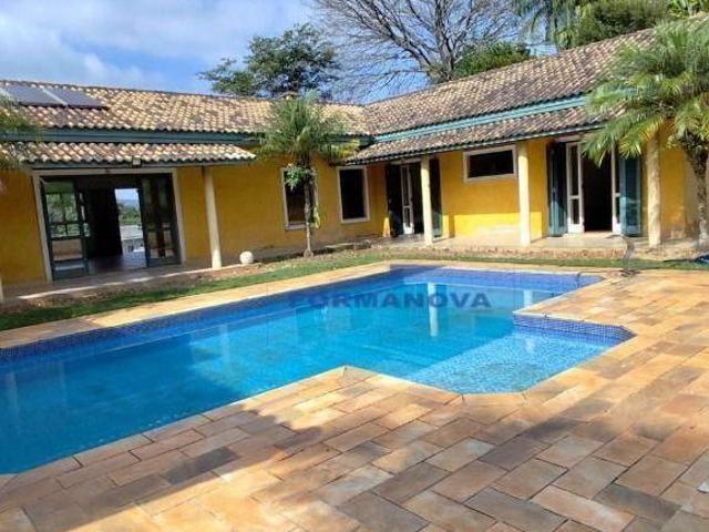 Estuda Permuta! Casa com 3 quartos sendo 1 suíte à venda em Condomínio Fechado na Granja Viana Cot