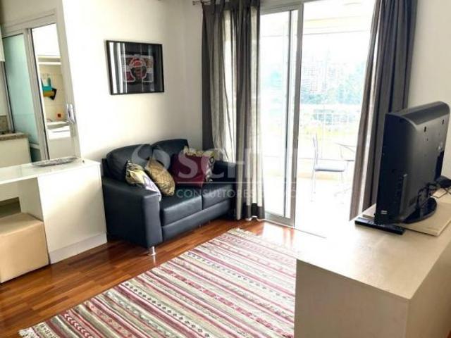 Estúdio mobiliado de 55m² com varanda fechada ao lado da Av. Berrini
