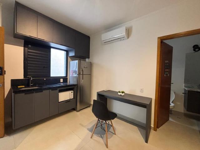 ESTUDIO MOBILIADO EM FRENTE AO METRÔ CAMPO BELO