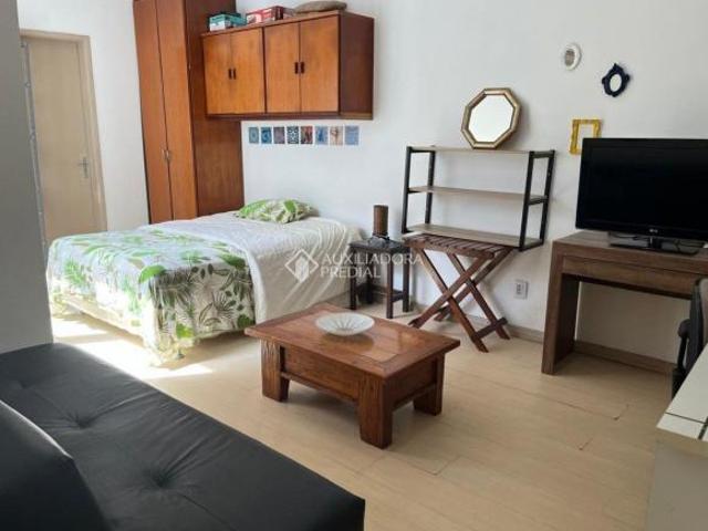 Estúdio semi mobiliado reformado com ótmo preço!