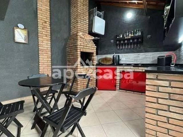 Esta bela casa na Freguesia do Ó