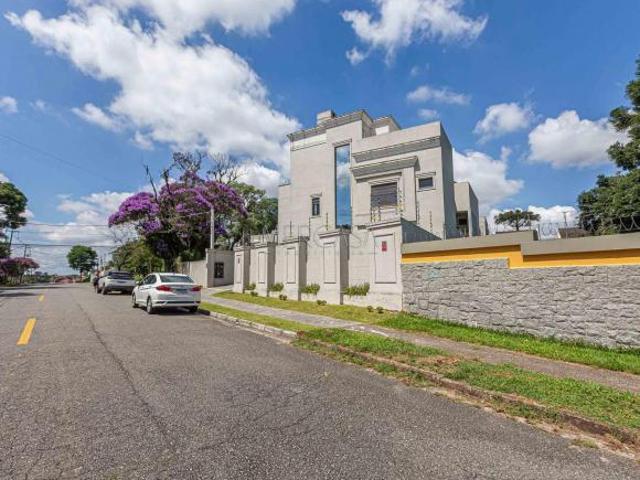 ESTA CASA É SUPER ESPECIAL – ENSOLARADA, COM AMPLO
