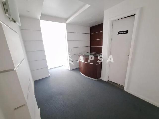 Esta sala comercial charmosa e funcional é a escolha ideal para quem busca praticidade e organização