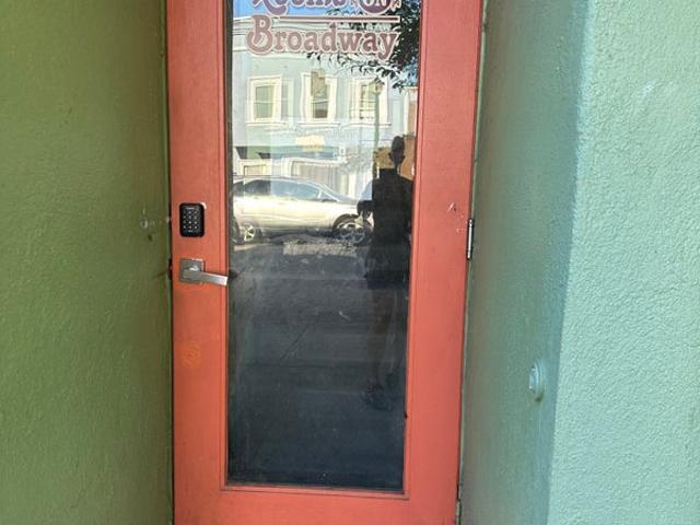Estacada ROOM For Rent at Rooms on Broadway sing