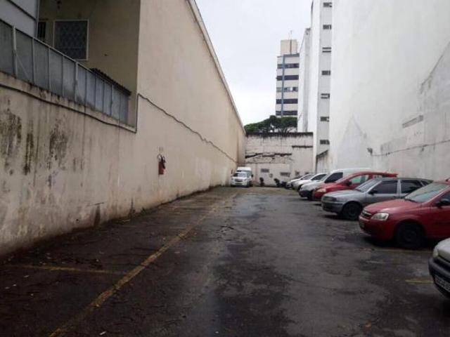 Estacionamento e prédio a venda para Renda