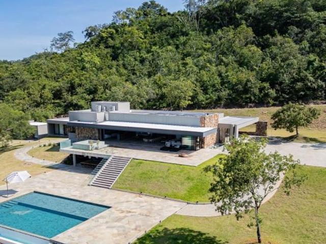 Estância de Alto Luxo em Pirenópolis com 11,81 ha e estrutura para pousada