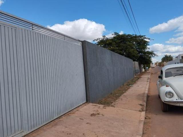 ESTANCIA QUINTAS DA ALVORADA EDÍCULA LOTE PLANO E MURADO
