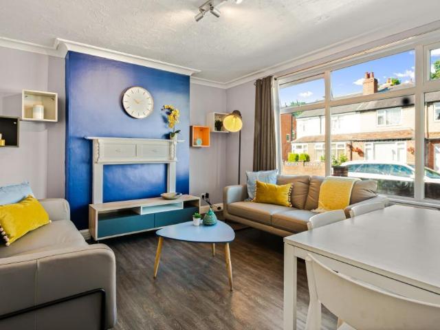ESTCOURT TERRACE, Leeds 6 bed house to rent £2,990 pcm £690 pw