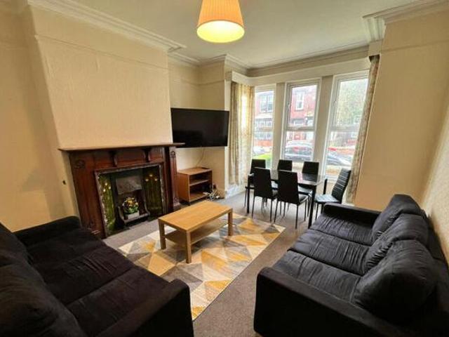 Estcourt Terrace, Leeds, 6 Bedroom Terraced
