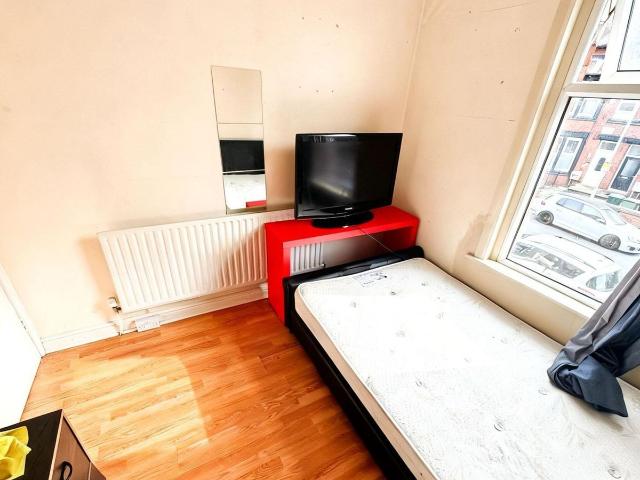 Estcourt Avenue, Headingley, Leeds LS6, Room to rent, £450 pcm | PrimeLocation