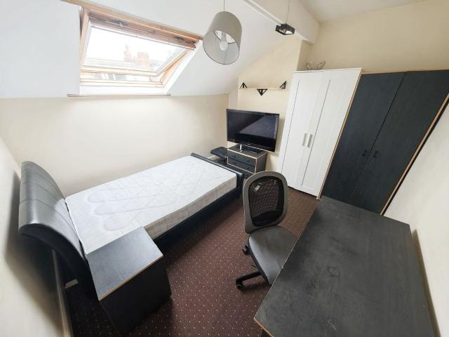 Estcourt Avenue, Headingley, Leeds LS6, Room to rent, £500 pcm | PrimeLocation
