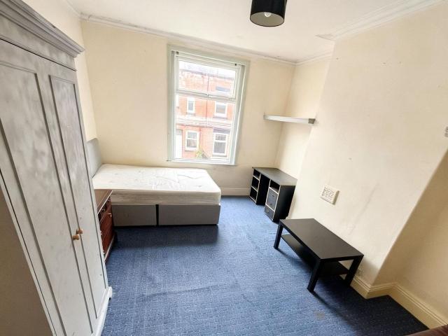 Estcourt Avenue, Headingley, Leeds LS6, Room to rent, £520 pcm | PrimeLocation