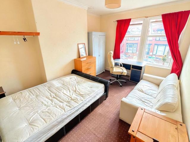 Estcourt Avenue, Headingley, Leeds LS6, Room to rent, £520 pcm | PrimeLocation