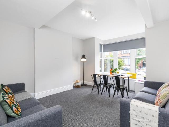Estcourt Avenue, Leeds LS6 8 bed house to rent £4,611 pcm £1,064 pw