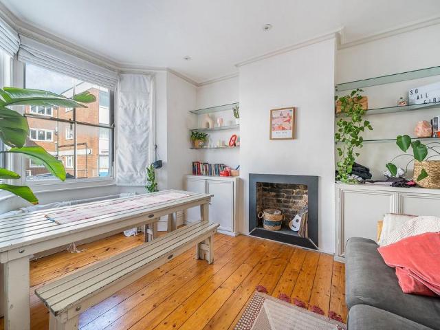 Estcourt Road, Fulham, London, SW6 3 bed house to rent £3,359 pcm £775 pw
