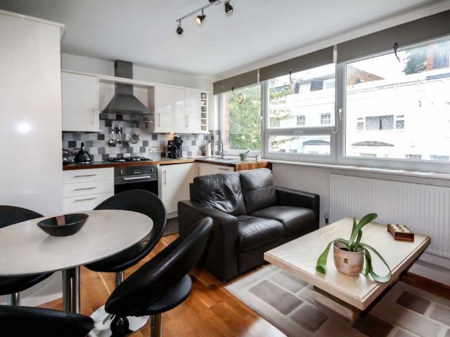 Estcourt Road, Fulham SW6, 2 bed flat to rent, £2,250 pcm | PrimeLocation